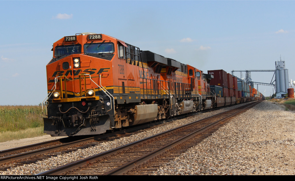 86. BNSF 7288, BNSF 7048 & BNSF 4010